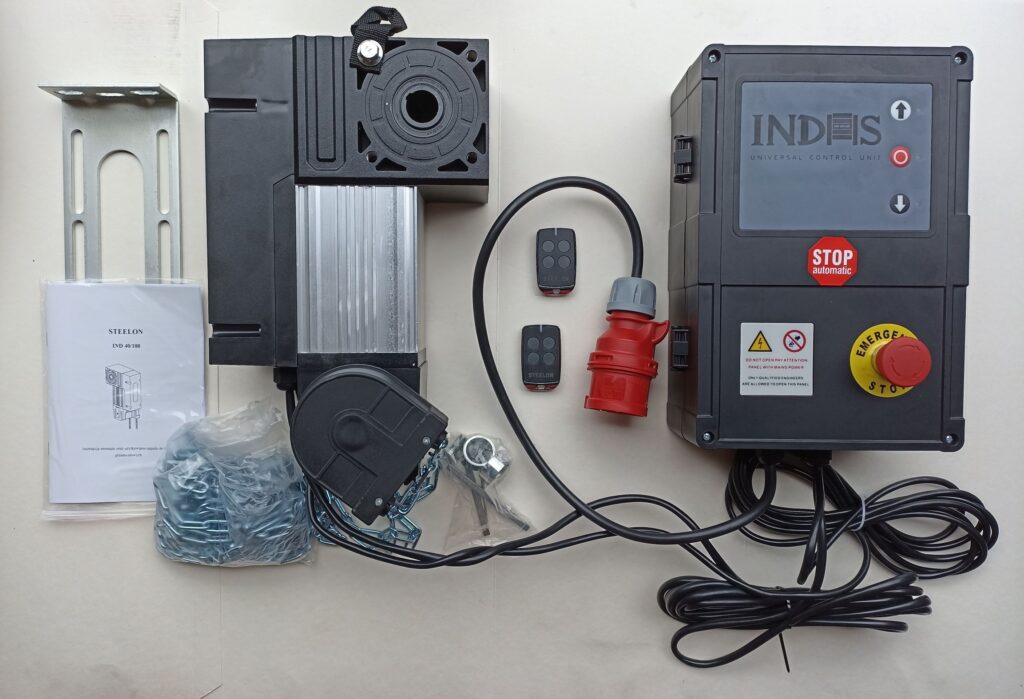 Napęd bramy przemysłowej INDUS 100S + centrala + 2 piloty